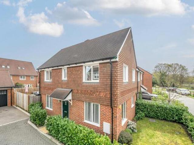 3 Bedroom Semi detached House For Sale In West End, Woking