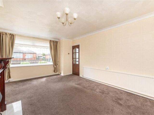 3 bedroom semi detached house for sale in West Farm Avenue, Leeds, West Yorkshire, LS10