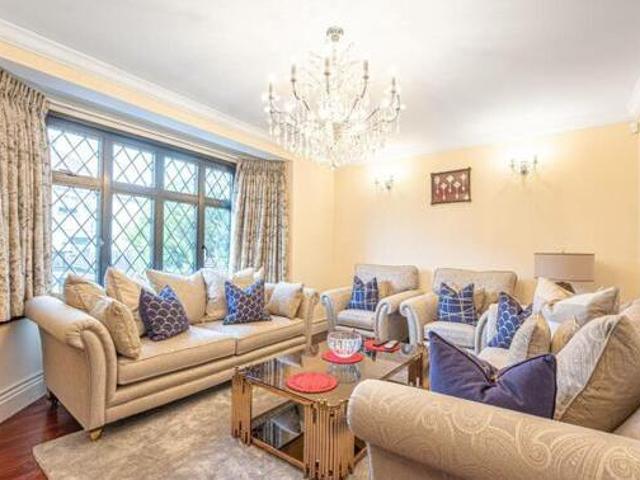 3 Bedroom Semi detached House For Sale In West Finchley, London