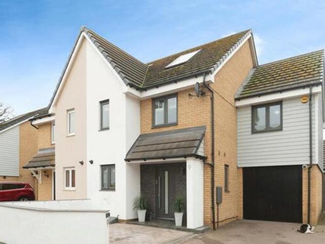 3 Bedroom Semi detached House For Sale In Westcliff on sea