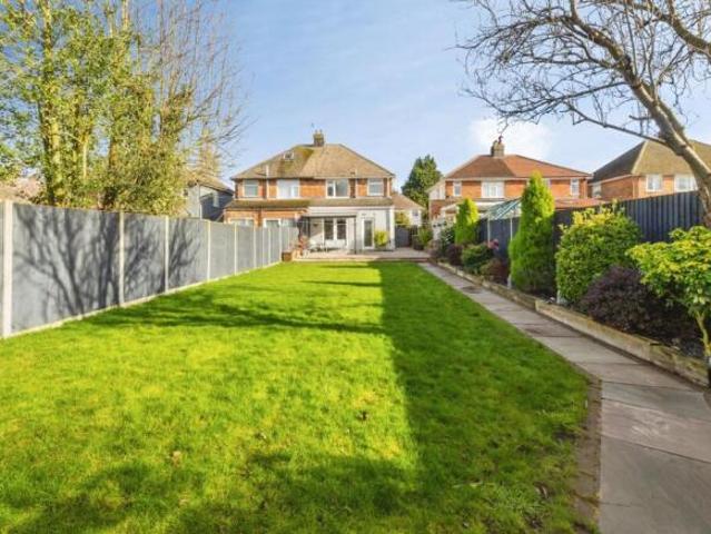 3 bedroom semi detached house for sale in Western Crescent, Lincoln, Lincolnshire, LN6