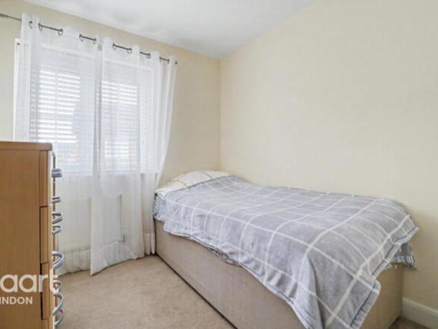 3 bedroom semi detached house for sale in Wheatcroft Way, Swindon, SN1