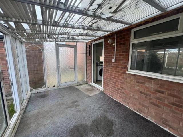 3 bedroom semi detached house for sale in White Horse Close, Worcester, WR2