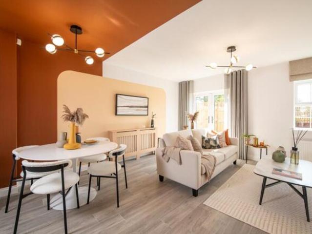 3 bedroom semi detached house for sale in Whitehall Road West, Bradford, BD11