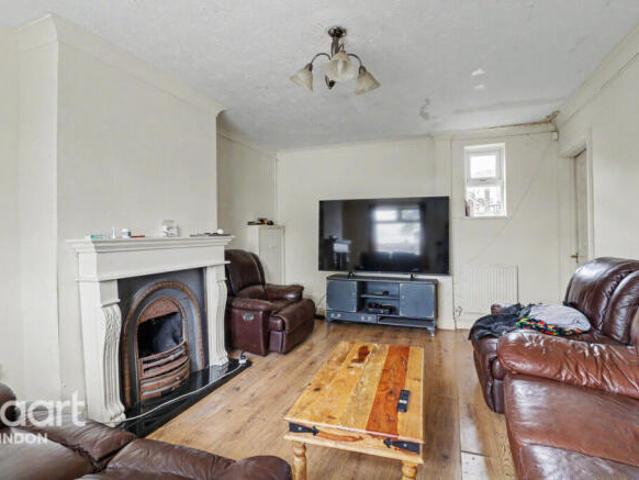 3 bedroom semi detached house for sale in Whitworth Road, Swindon, SN25