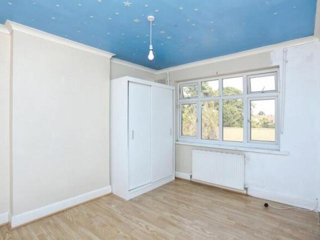 3 bedroom semi detached house for sale in Wincrofts Drive, London, SE9