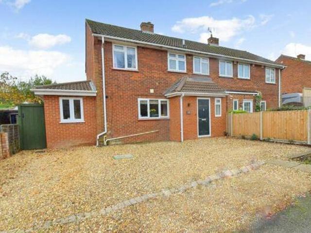 3 Bedroom Semi detached House For Sale In Windsor, Berkshire
