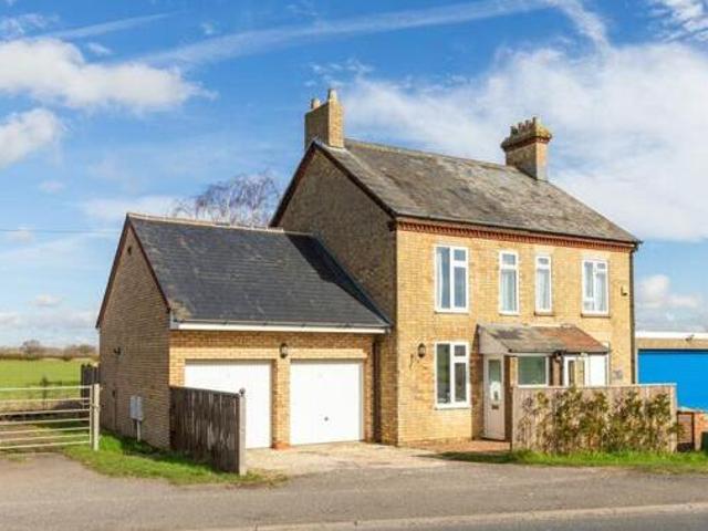 3 Bedroom Semi detached House For Sale In Willington, Bedford