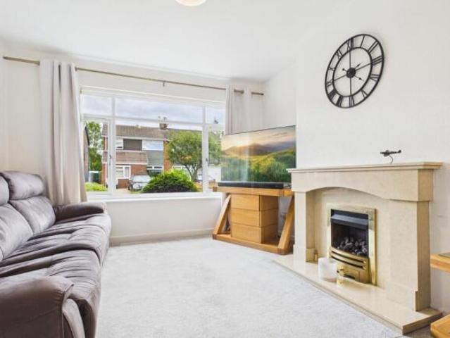 3 bedroom semi detached house for sale in Willow Drive, Stockton Heath, WA4