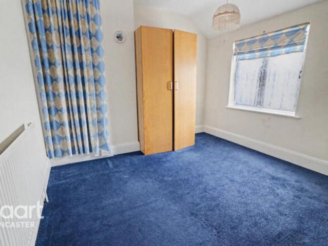 3 bedroom semi detached house for sale in Wivelsfield Road, Doncaster, DN4