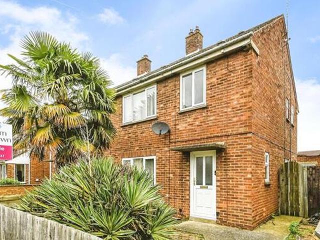 3 Bedroom Semi detached House For Sale In wood
