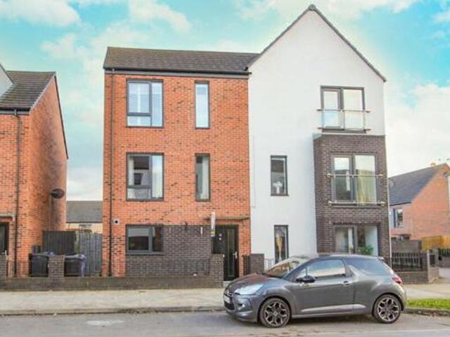 3 Bedroom Semi detached House For Sale In Woodfield Plantation, Doncaster