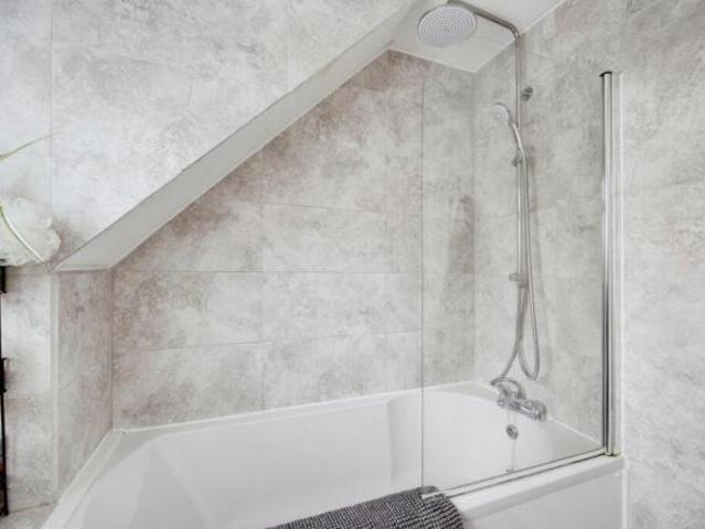 3 bedroom semi detached house for sale in Woodlands Road, AYLESFORD, Kent, ME20