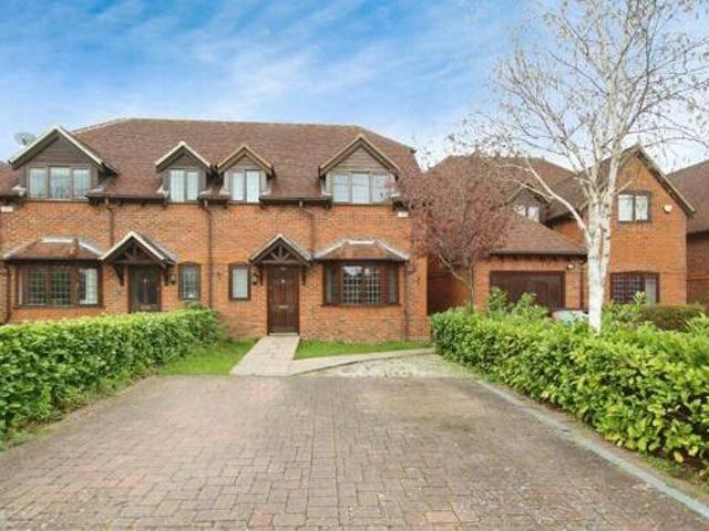 3 Bedroom Semi detached House For Sale In Woodley