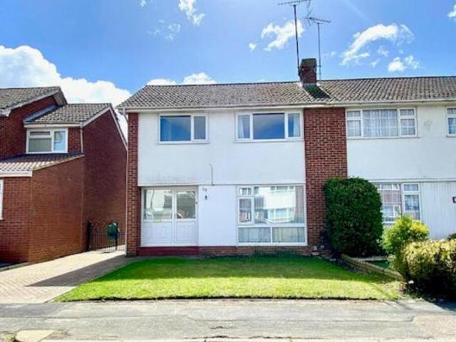 3 Bedroom Semi detached House For Sale In Woodley