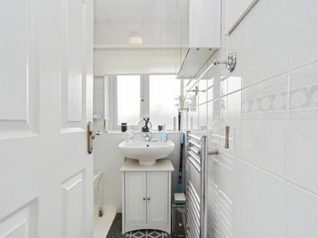 3 bedroom semi detached house for sale in Woodside View, Leeds, LS4