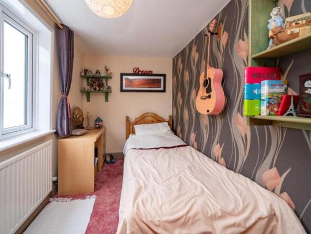 3 bedroom semi detached house for sale in Woodside Road, Woodside, LU1