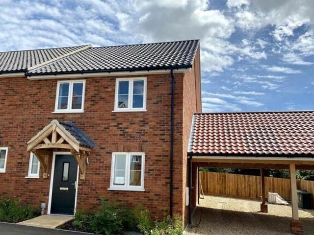 3 Bedroom Semi detached House For Sale In Woodton, Bun
