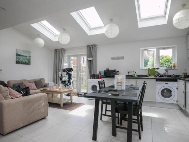 3 bedroom semi detached house for sale in Worplesdon Road, Guildford, GU2