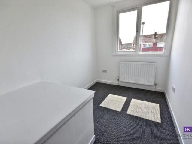 3 bedroom semi detached house for sale in Wroxham Road, Great Sankey, WA5