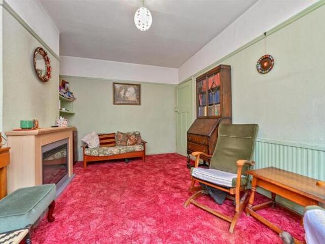 3 bedroom semi detached house for sale in Wynchlands Crescent, St Albans, AL4