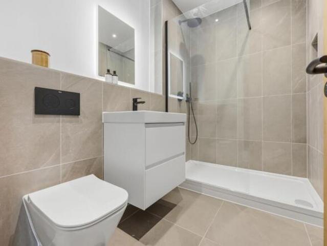 3 bedroom semi detached house for sale in Wyatts Green Road, Brentwood, CM15