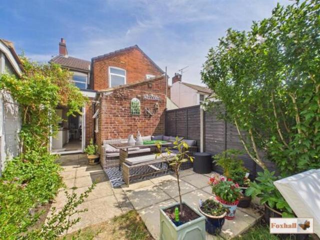 3 bedroom semi detached house for sale in York Road, Ipswich, IP3