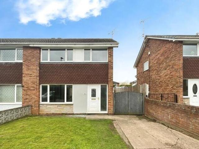 3 Bedroom Semi detached House For Sale In Adwick le street, Doncaster