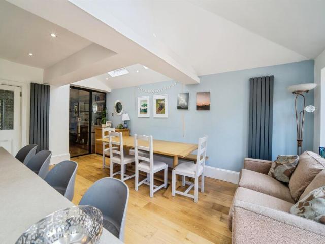 3 bedroom semi detached house for sale in Albert Road North, Watford, WD17