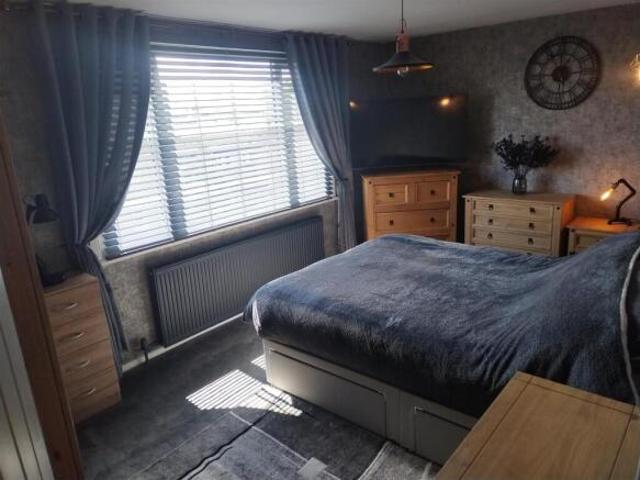 3 bedroom semi detached house for sale in Alpine Rise, Thornton, Bradford, BD13
