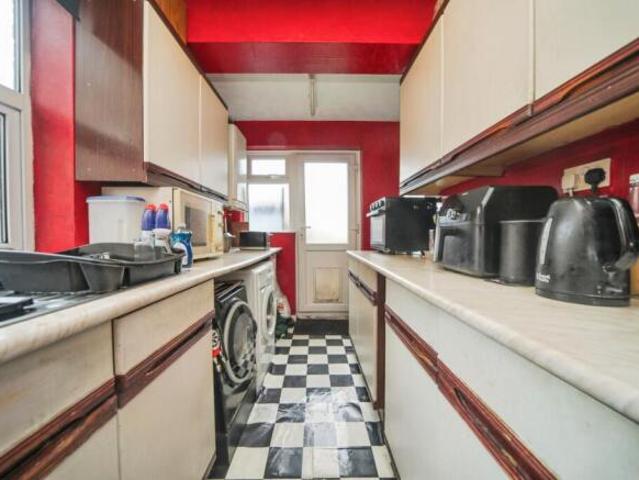 3 bedroom semi detached house for sale in Anita Close East, Ipswich, IP2