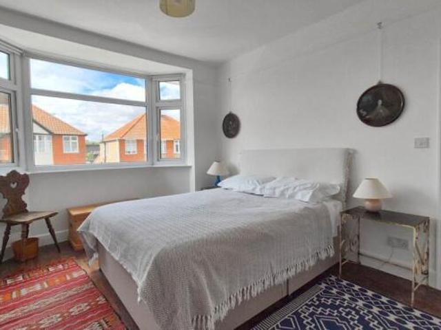 3 bedroom semi detached house for sale in Ascot Drive, Ipswich, IP3