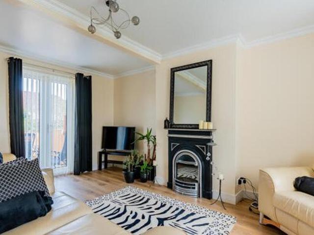 3 Bedroom Semi detached House For Sale In Ashton