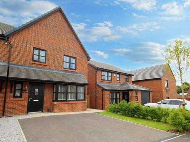 3 Bedroom Semi detached House For Sale In Ashton in makerfield, Wigan