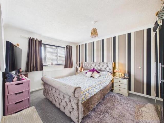 3 bedroom semi detached house for sale in Askwith Road, Gloucester, GL4