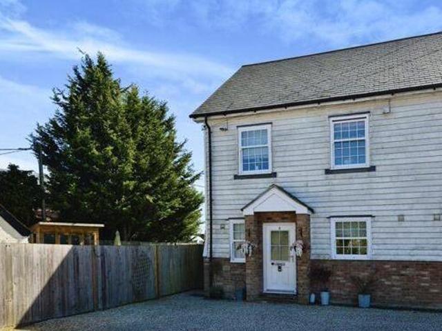 3 Bedroom Semi detached House For Sale In Applegate, Ashford