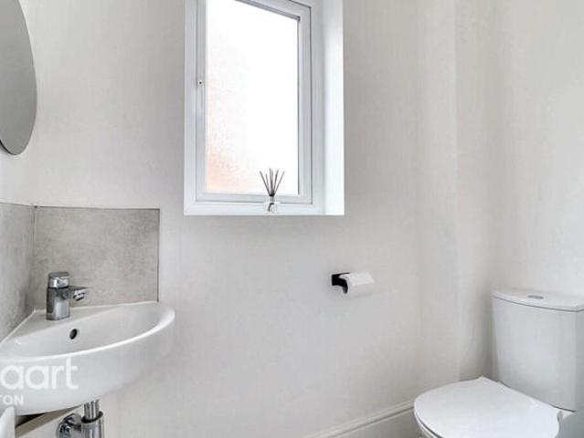 3 bedroom semi detached house for sale in Armstrong Road, Luton, LU2