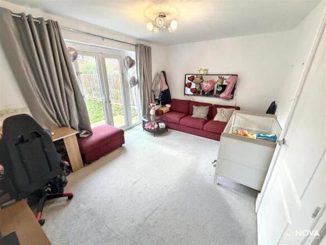 3 bedroom semi detached house for sale in Armstrong Road, Luton, LU2