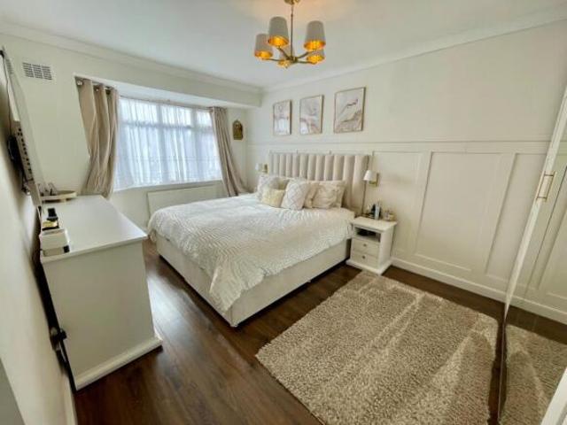 3 bedroom semi detached house for sale in Austin Road, Luton, Bedfordshire, LU3 1TZ, LU3