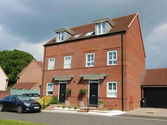 3 Bedroom Semi detached House For Sale In Autumn Brook, Yate