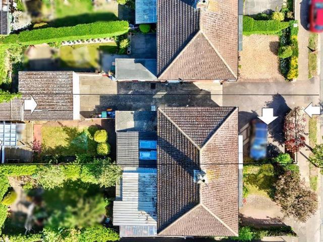 3 bedroom semi detached house for sale in Aylesbury Road, Bedford, MK41 9RE, MK41