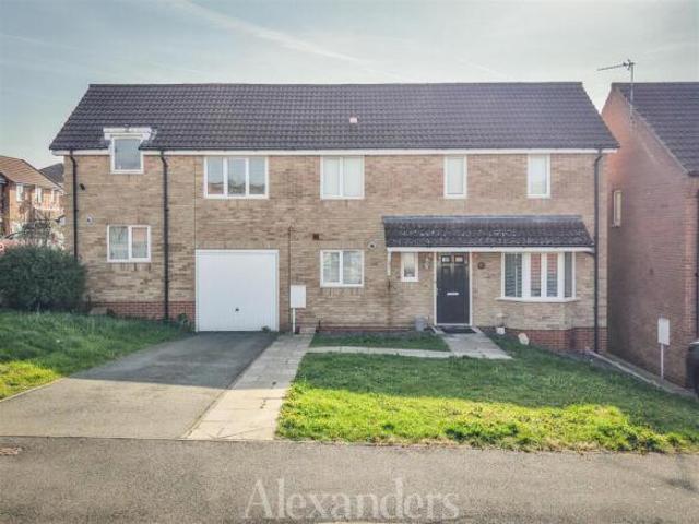 3 bedroom semi detached house for sale in Aysgarth Road, Leicester, LE4