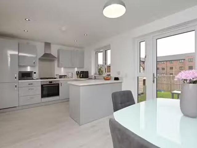 3 Bedroom Semi Detached House For Sale In Bannerman Terrace, G.