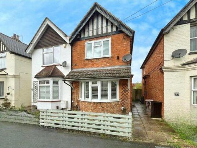 3 Bedroom Semi detached House For Sale In Badshot Lea