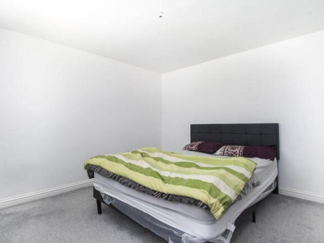 3 bedroom semi detached house for sale in Barton Road, Bedford, MK42