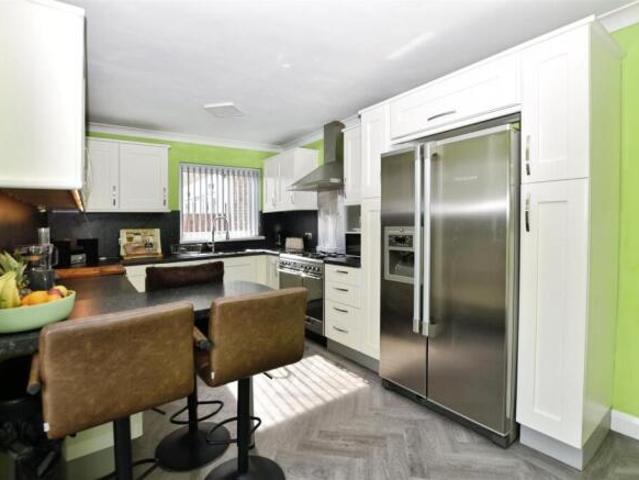 3 bedroom semi detached house for sale in Barnetby Road, Hessle, HU13