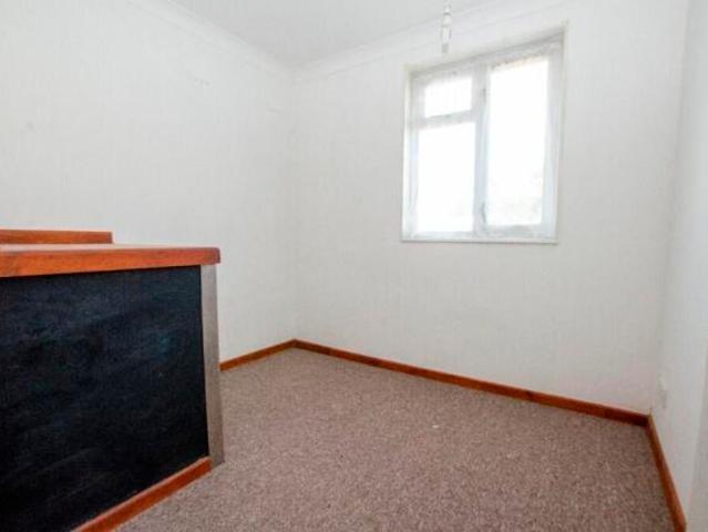 3 bedroom semi detached house for sale in Barnfield Close, Southampton, Hampshire, SO19