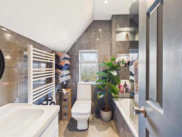3 bedroom semi detached house for sale in, Barrow Lane, Hessle, HU13