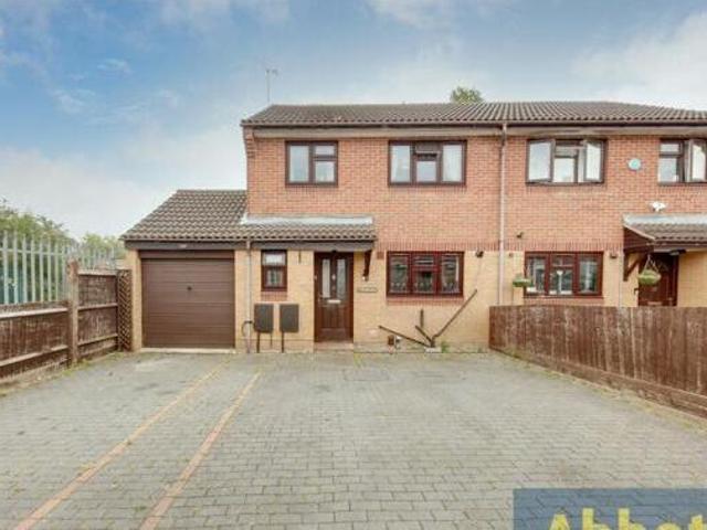 3 Bedroom Semi detached House For Sale In Basildon, Essex