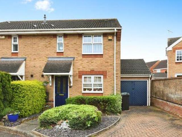 3 Bedroom Semi detached House For Sale In Basildon, Essex